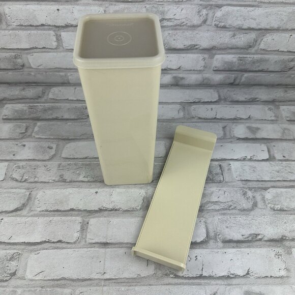 Tupperware | Kitchen | Tupperware Velveeta Cheese Cracker Keeper 696 W ...